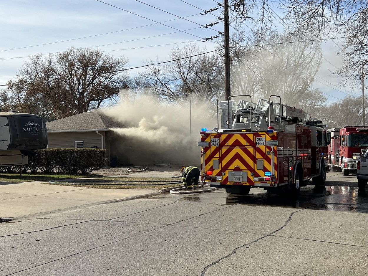 Orange City Firefighters Assist At Le Mars House Fire - KIWA Radio